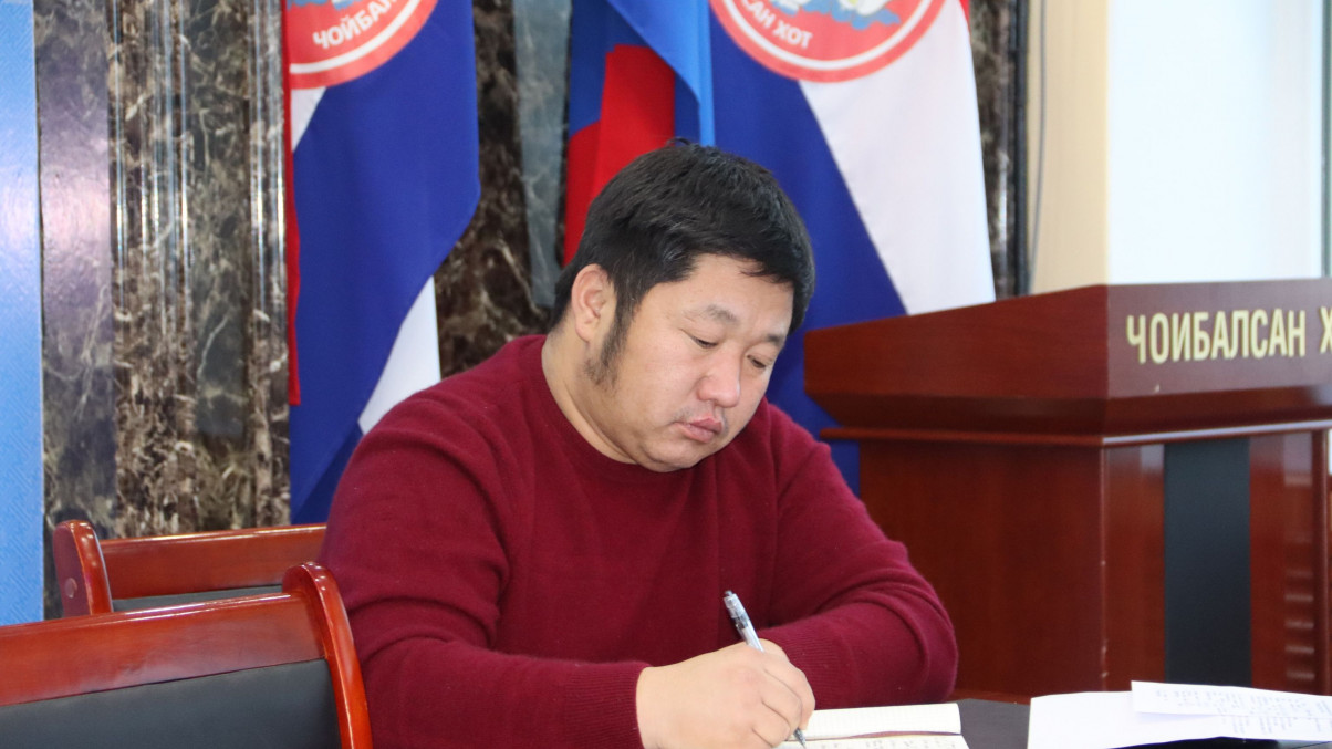 Газрын харилцаа барилга хот байгуулалтын хороо хуралдлаа